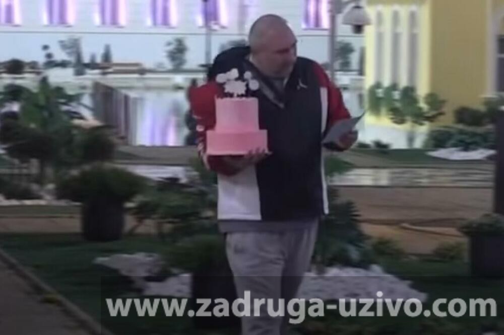 Slavlje u kući Miroslava Mikija Đuričića a iznenađenje mu priređeno i u ... Slavlje u kući Miroslava Mikija Đuričića a iznenađenje mu priređeno i u ...