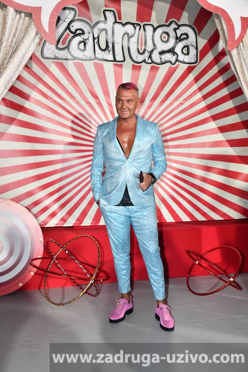 UŽIVO Zadruga 6 je počela - Zadruga Uživo Elita - TV Pink Rijaliti ... UŽIVO Zadruga 6 je počela - Zadruga Uživo Elita - TV Pink Rijaliti ...