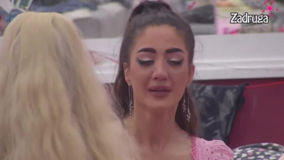 Starleta Anđela Đuričić konačno dobila pismo od roditelja, NIJE SMELA JAVNO DA PROČITA UCENU ...